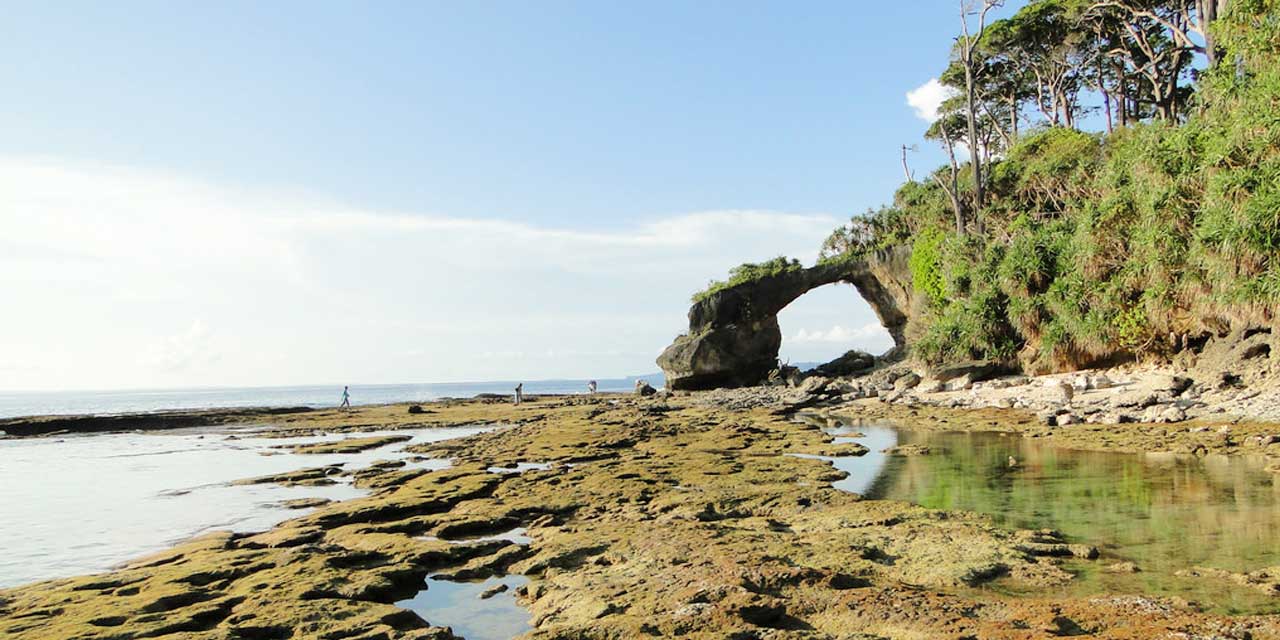 Natural bridge in Neil Island